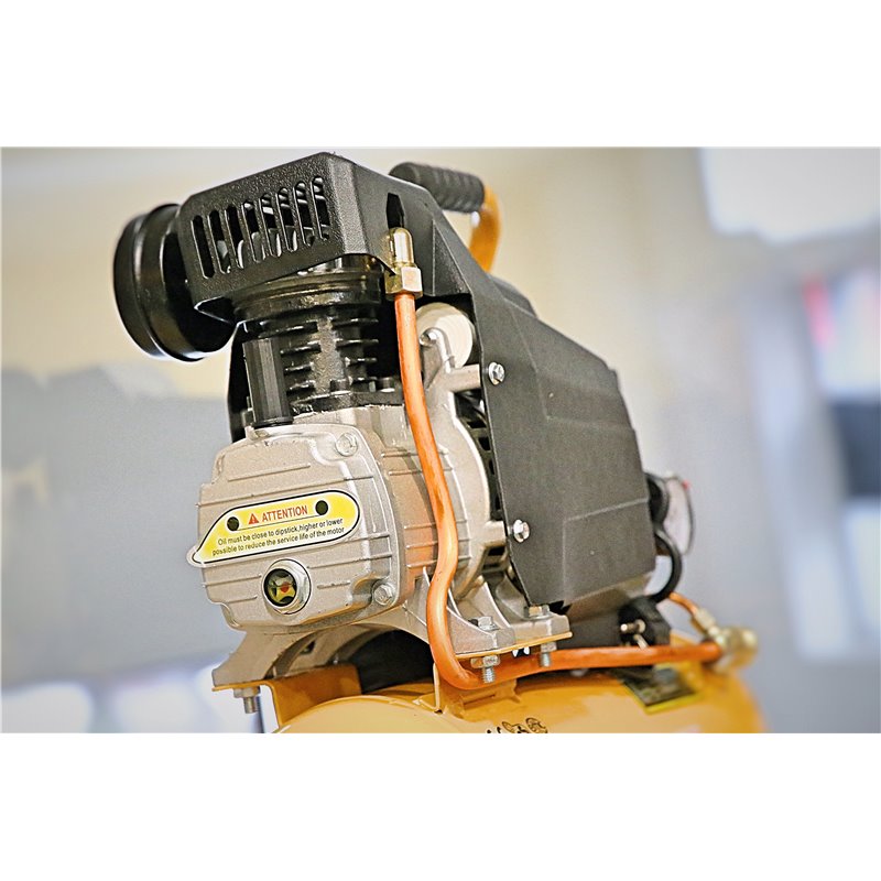 Small, 10l air compressor Aflatek Air10 with 8 bar maximum pressure.